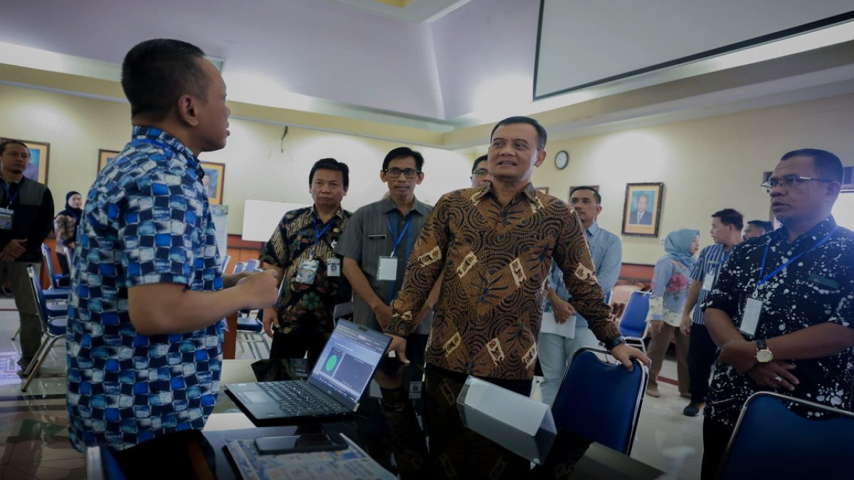 Ahmad Luthfi Terjun Langsung Pantau SPMB Jateng 2026, Tegaskan Kuota ...
